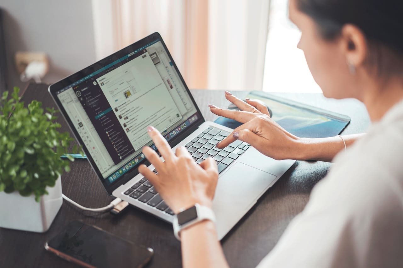 3 In-Demand Jobs That Let You Work From Home - Mum & Career